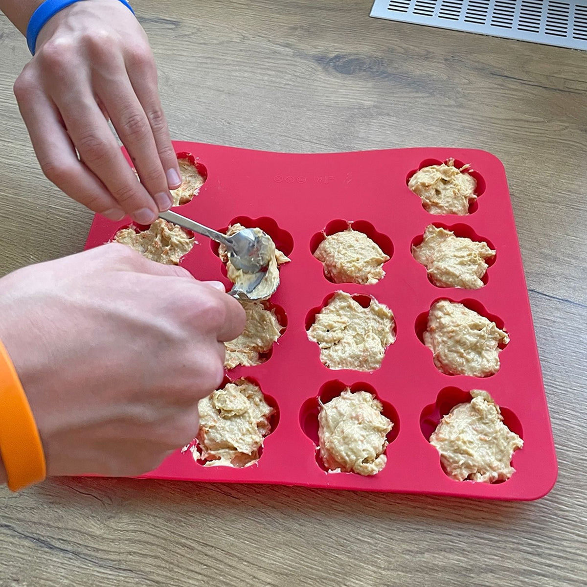 OUTLET NOBBY Kalup za pečenje keksića Paw, silikon, 30x25cm – Pet-centar.rs